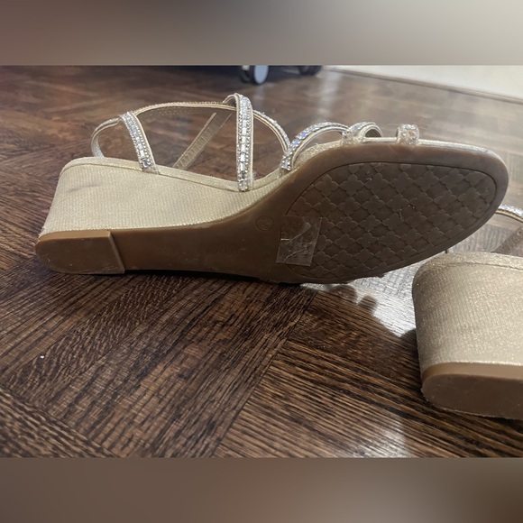 Kelly & Katie | Shoes | Kelly Katie Tahada Wedge Sandals Size 9 | Poshmark